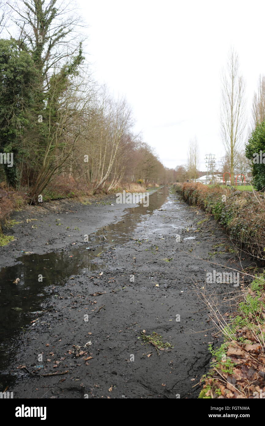 The Basingstoke Canal at Woking, Surrey, drained ready for repair works ...
