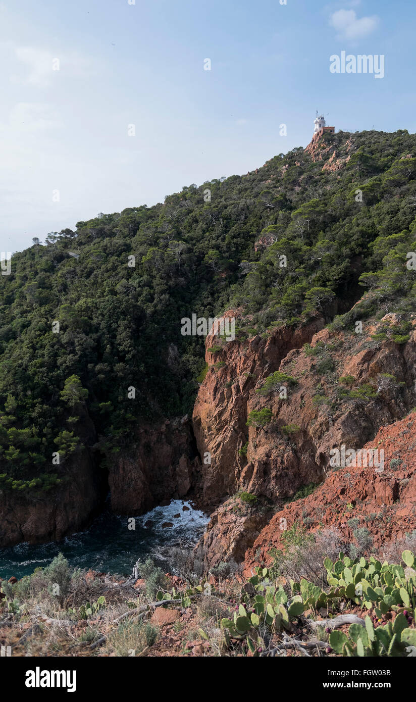Rocky Coast, lighthouse, Peninsula Le Dramont, Agay, Saint-Raphaël, Dep ...