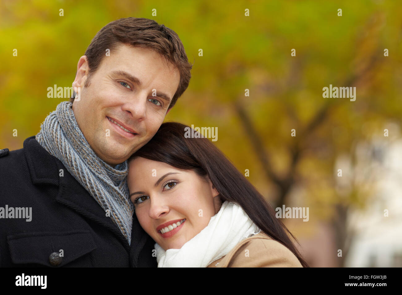 Couple forest autumn hi-res stock photography and images - Alamy