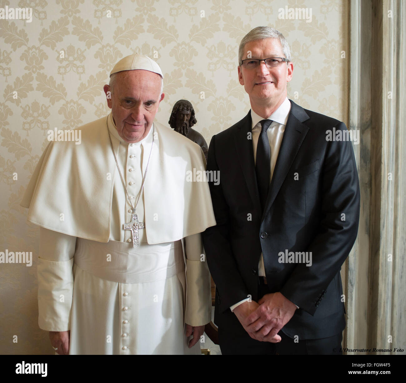 Pope Francis meets with Apple CEO Tim Cook at the Vatican Featuring ...