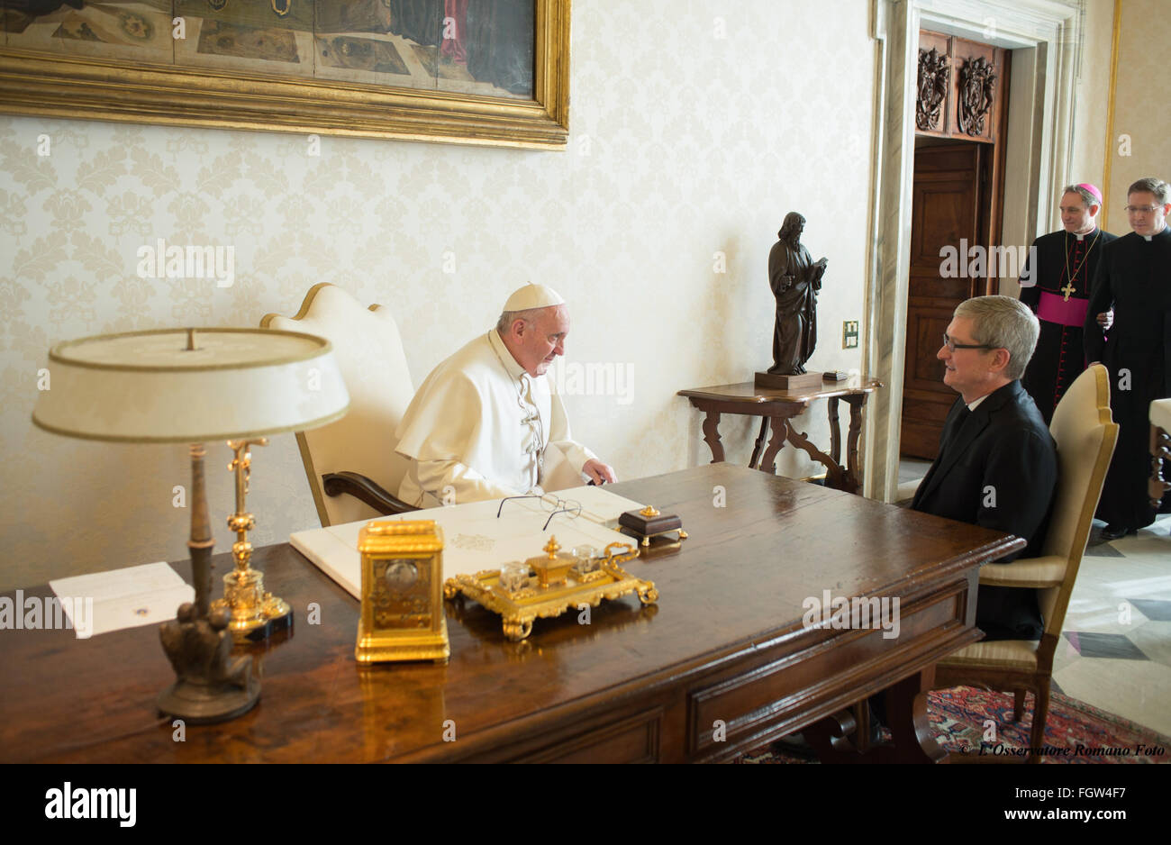 Pope Francis meets with Apple CEO Tim Cook at the Vatican Featuring ...