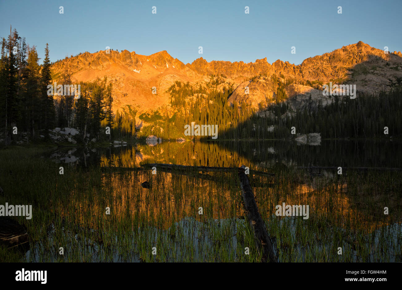 ID00336-00...IDAHO - Morning sun on the peaks around Alpine Lake in the ...