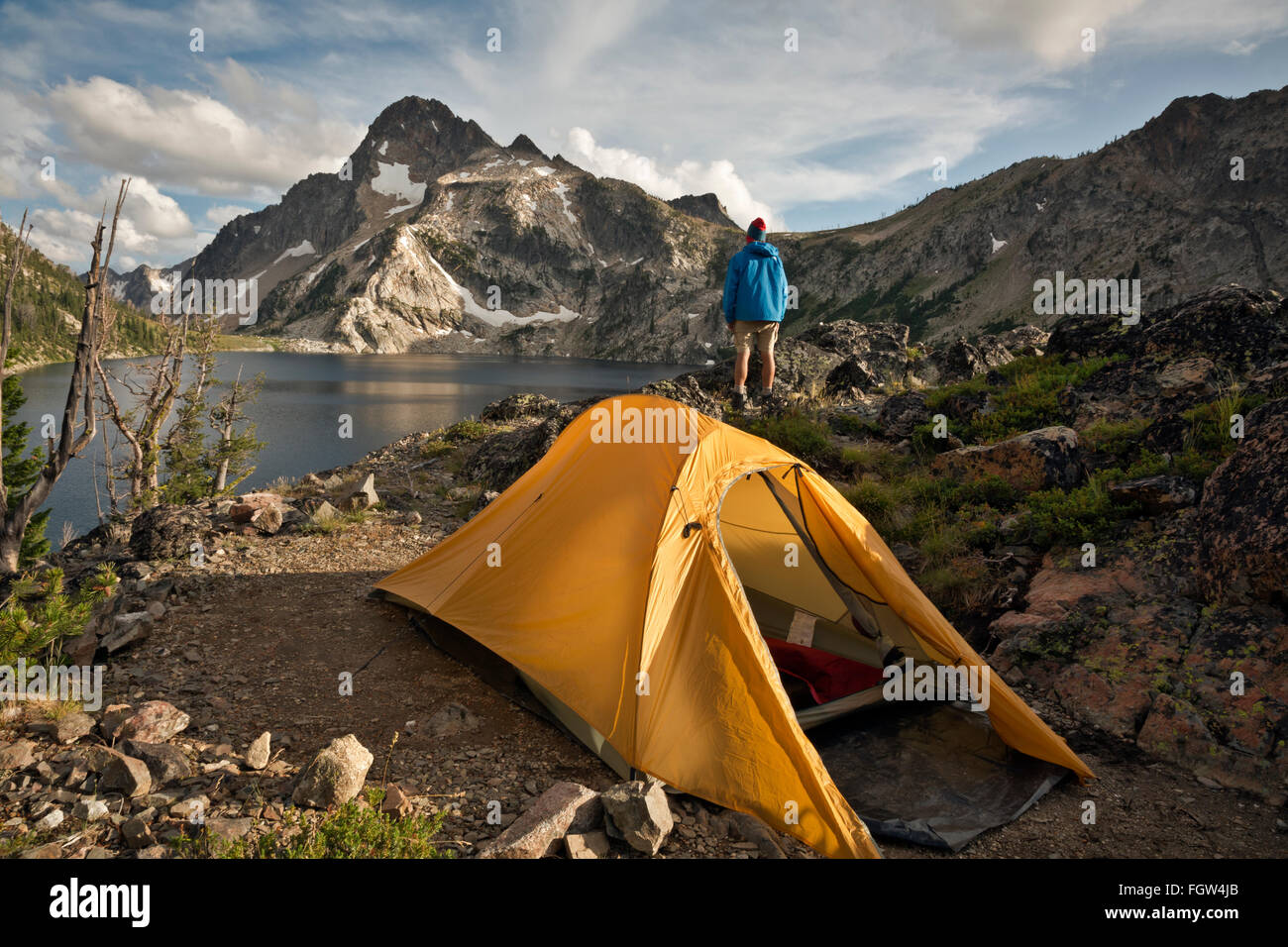 ID00345-00...IDAHO - Hiker at campsite above Sawtooth Lake with view of ...