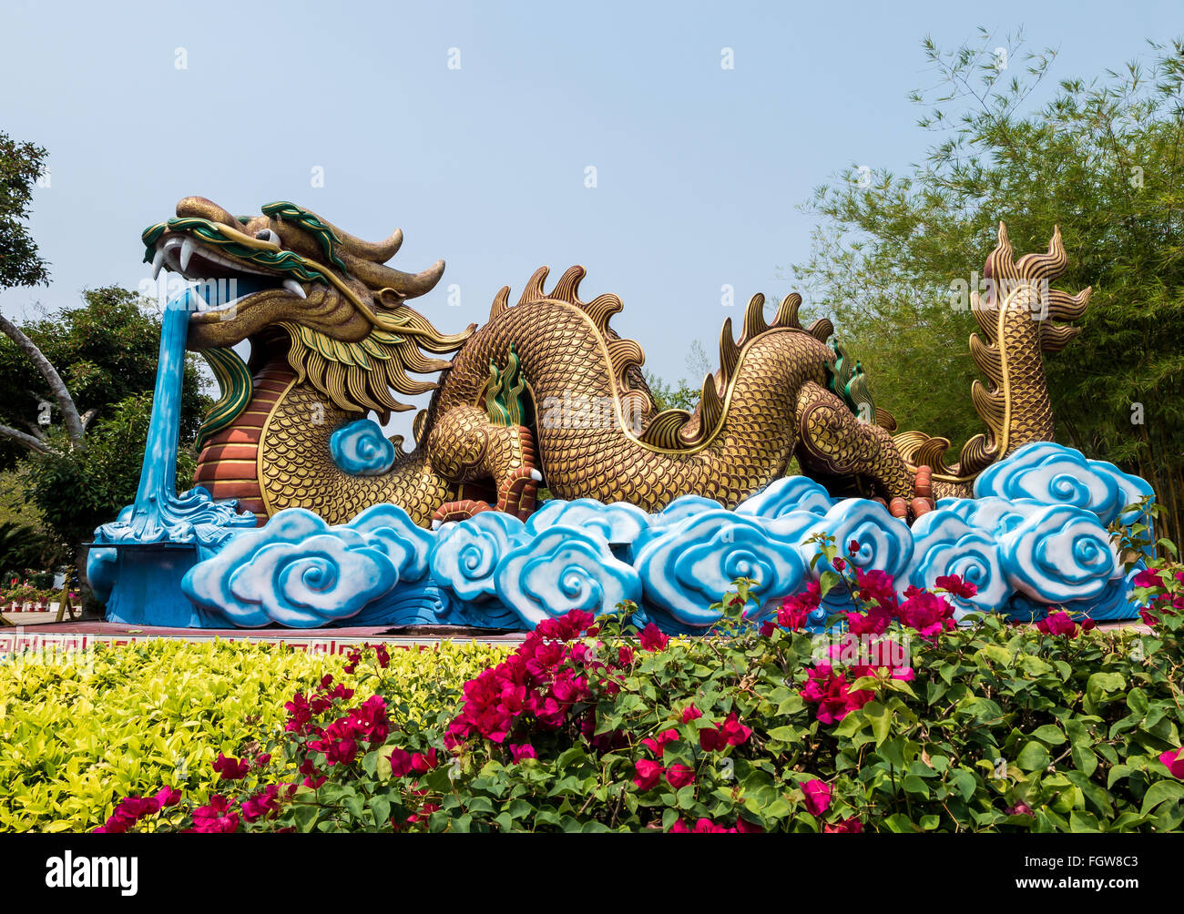 Dragon statue , Supanburi , Thailand Stock Photo - Alamy