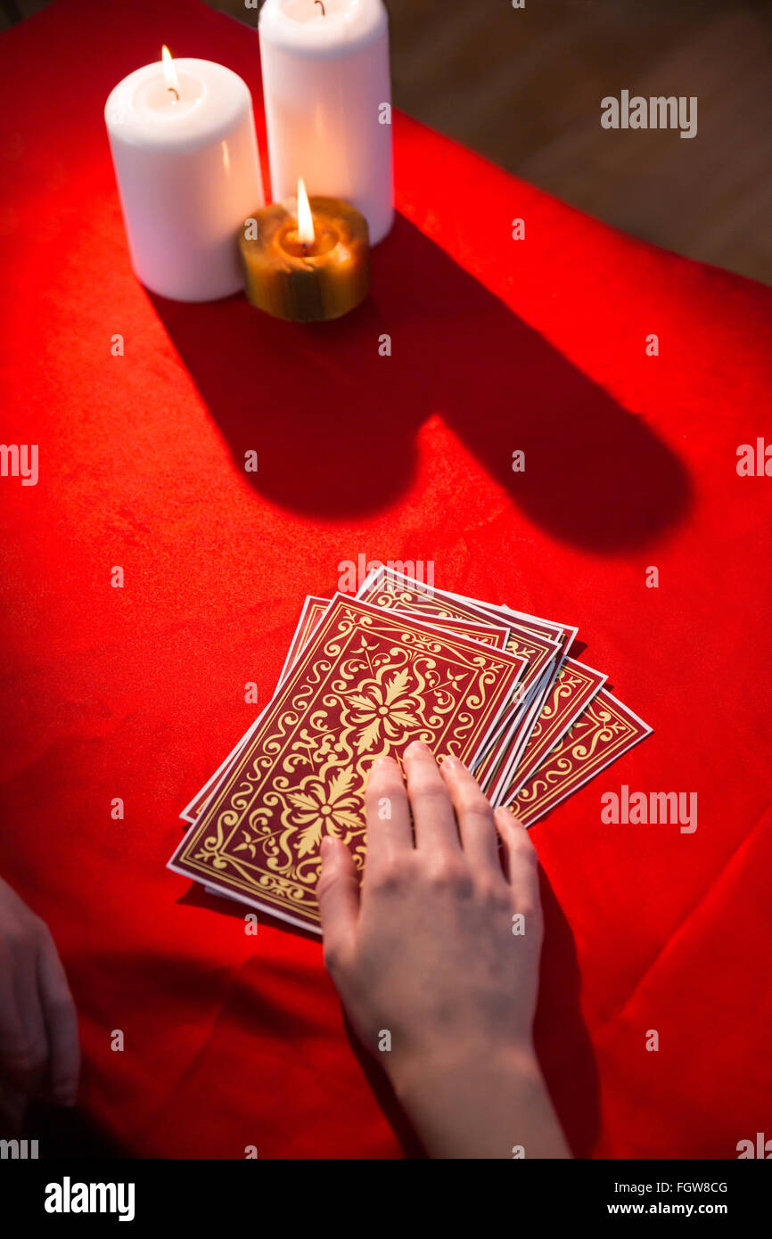 Fortune teller using tarot cards Stock Photo - Alamy