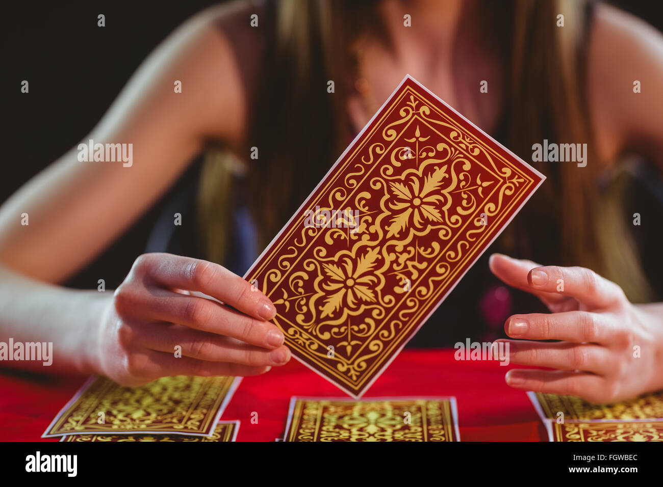 Fortune teller using tarot cards Stock Photo - Alamy