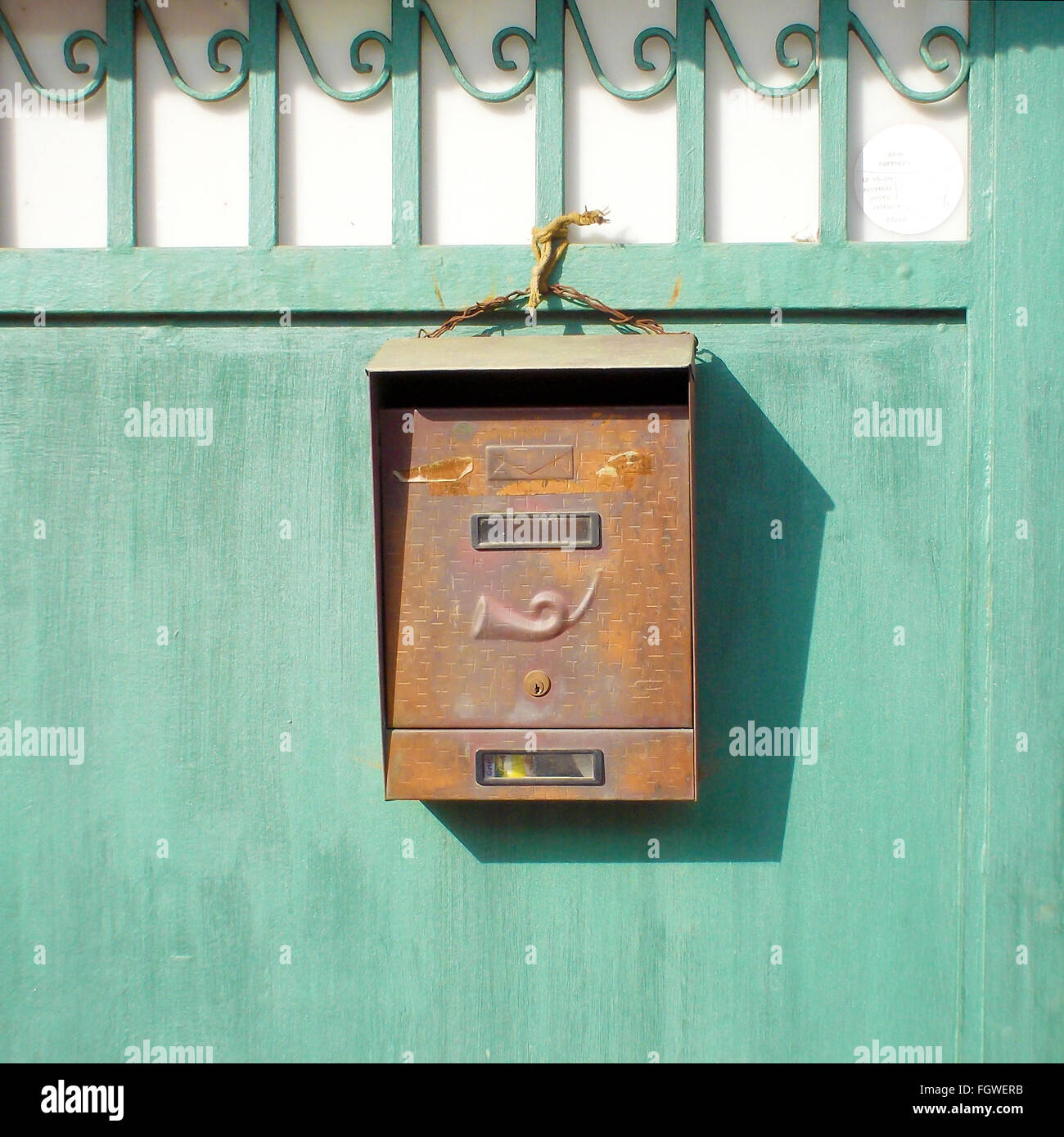 Old lock on a wall hi-res stock photography and images - Alamy