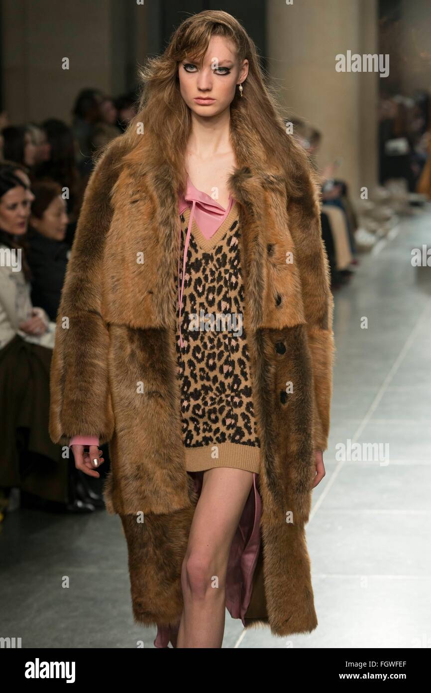 TOPSHOP UNIQUE Catwalk at London Fashion Week AW16, LFW AW16. 21/02 ...