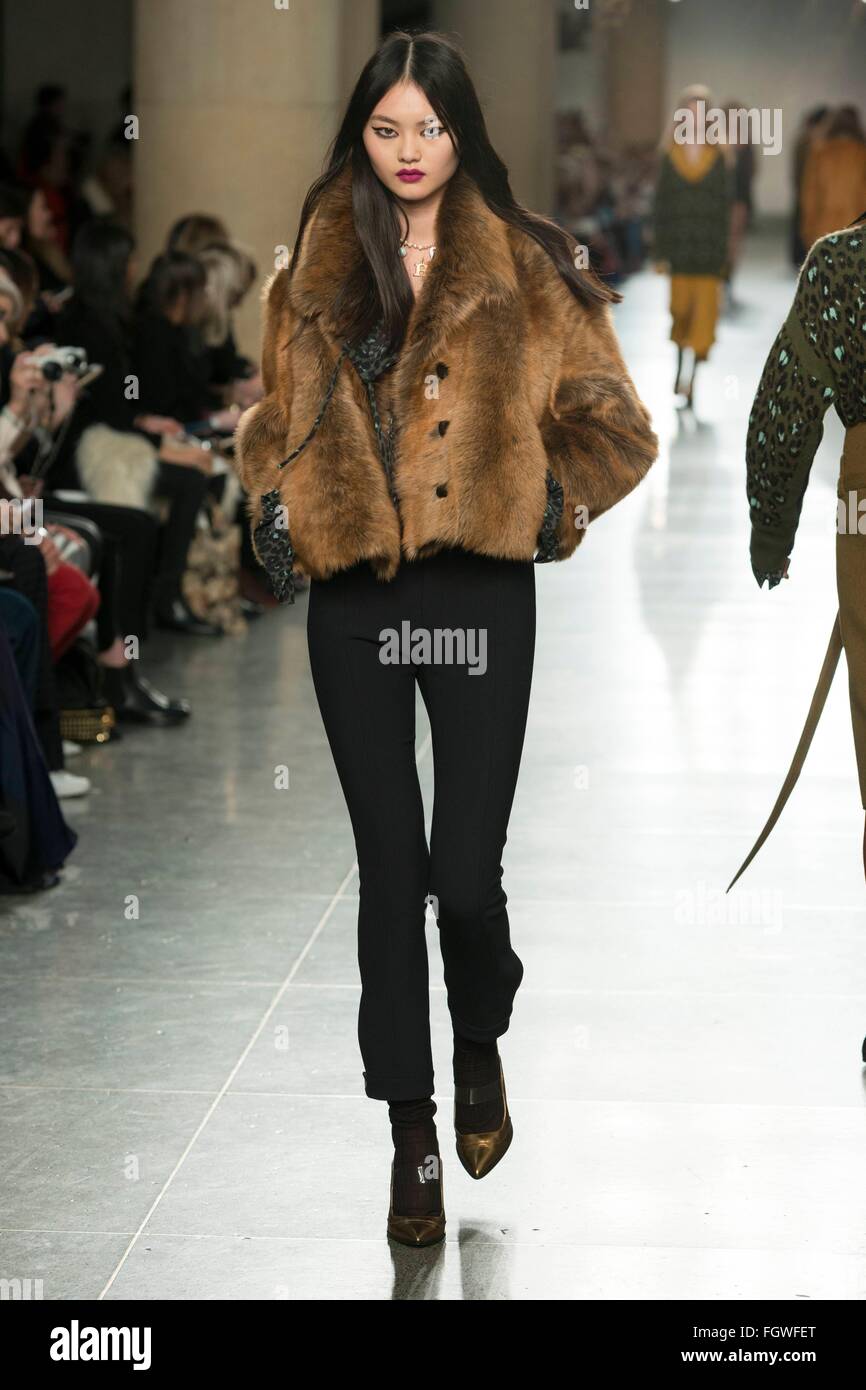 TOPSHOP UNIQUE Catwalk at London Fashion Week AW16, LFW AW16. 21/02 ...