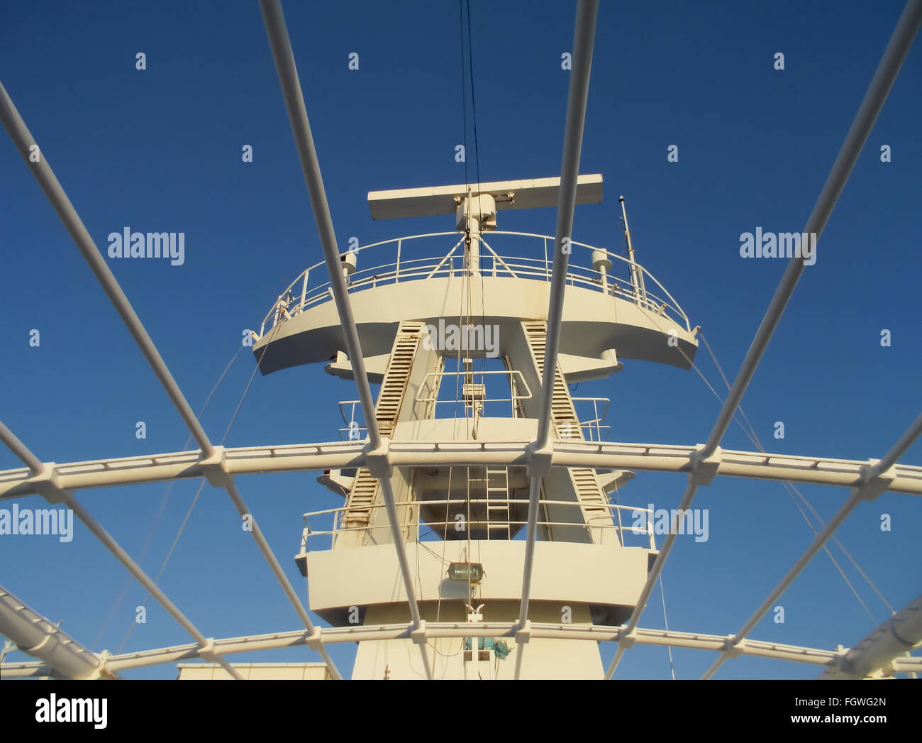 Ship radar antenna hi-res stock photography and images - Alamy