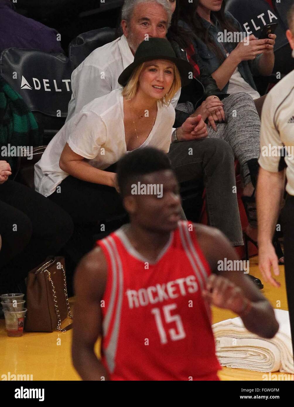 Kaley cuoco and gary cuoco hi-res stock photography and images - Alamy