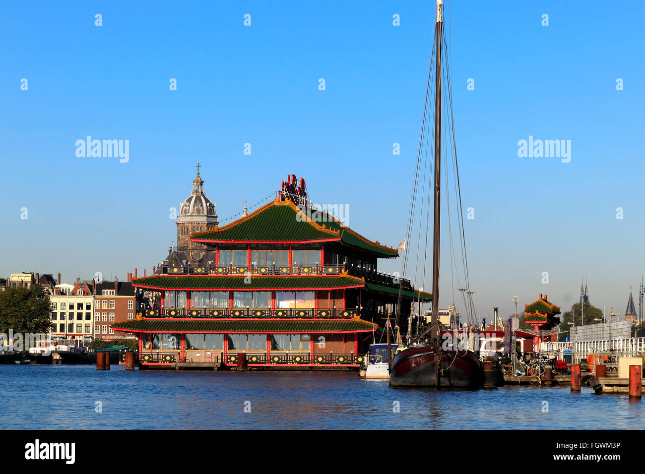 Floating chinese restaurant sea palace hi-res stock photography and ...