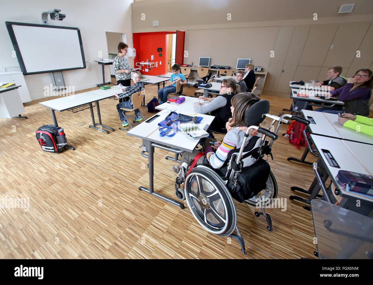 Handicap student campus hi-res stock photography and images - Alamy