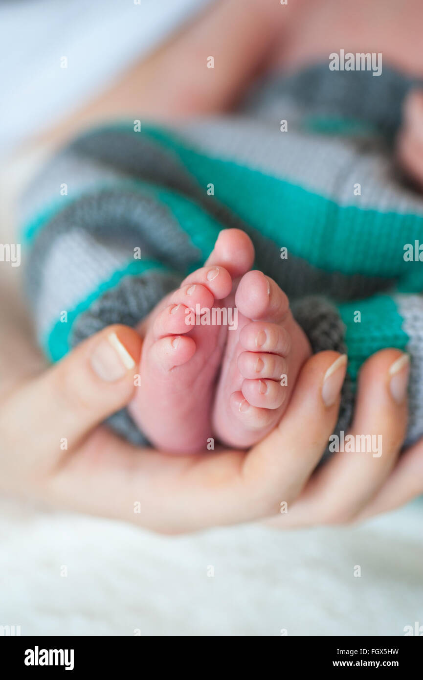 Hand holding baby feet hi-res stock photography and images - Alamy