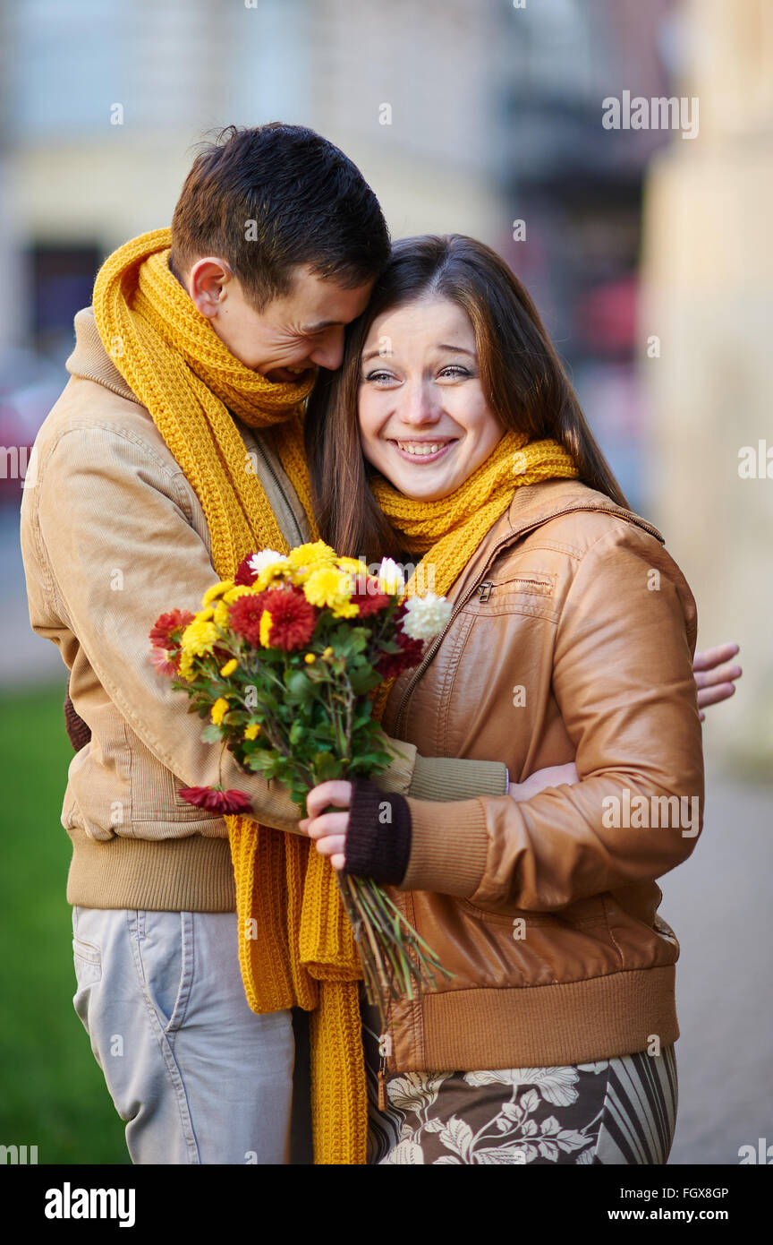 couple with bouquet of flowers in the city Stock Photo - Alamy