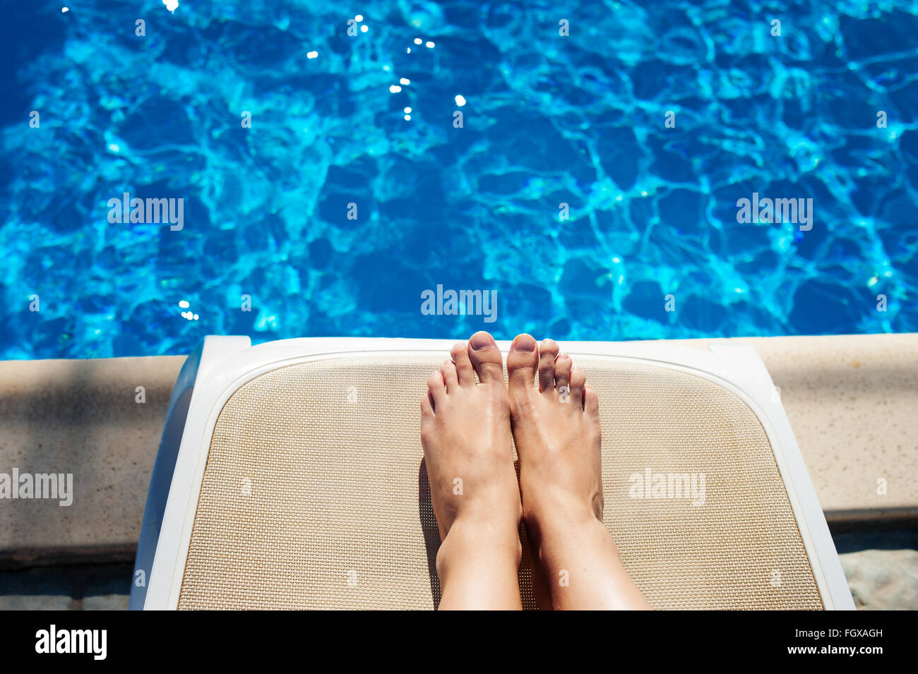 Sunbathing swimming pool hi-res stock photography and images - Alamy