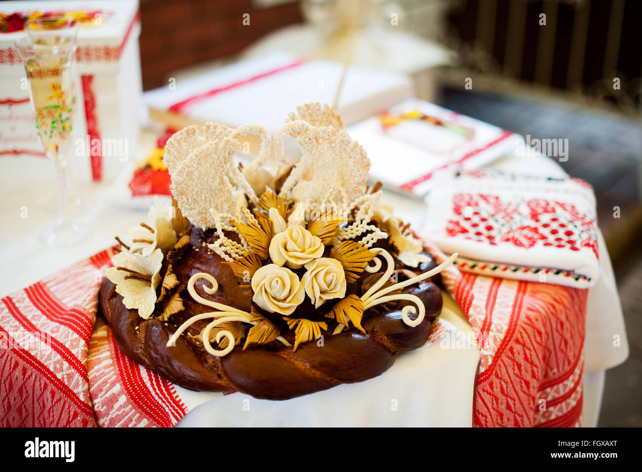 Traditional tasty ukrainian wedding bread loaf at the wedding Stock ...