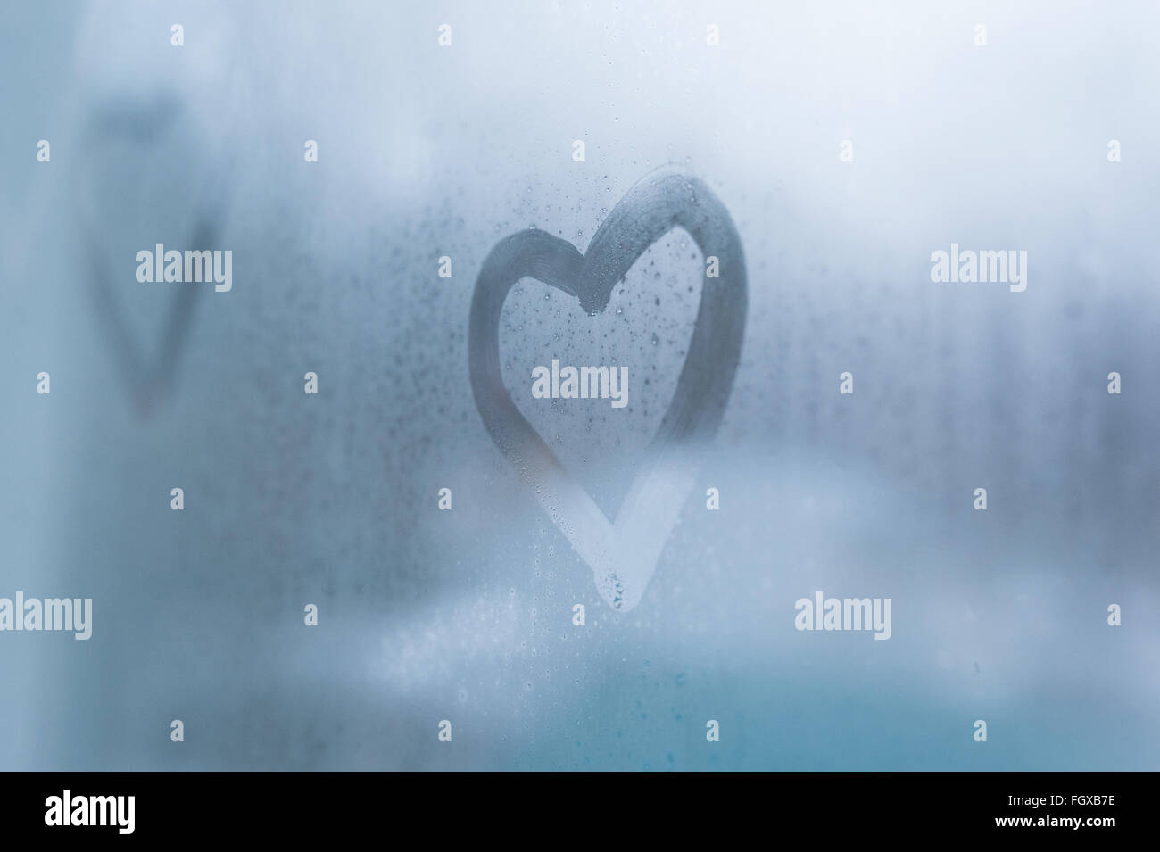 drawing a heart on sweaty glass on window Stock Photo - Alamy