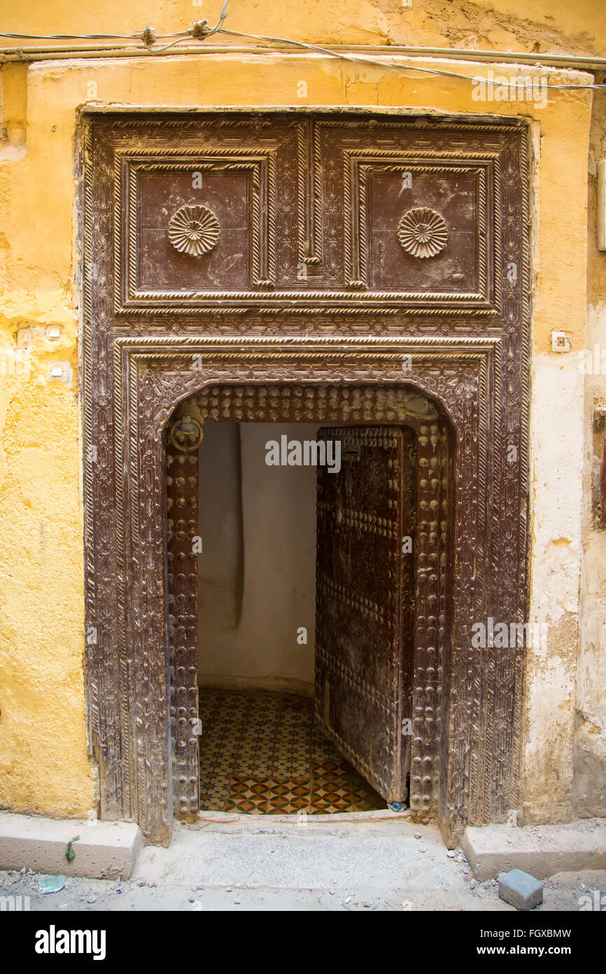 Fes door hi-res stock photography and images - Alamy