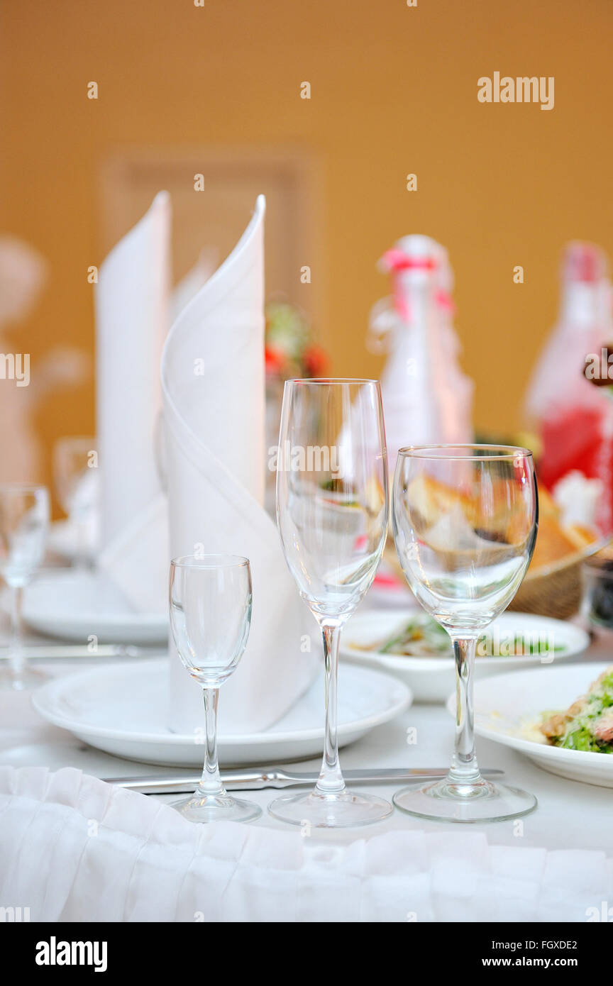 Fancy restaurant table hi-res stock photography and images - Alamy