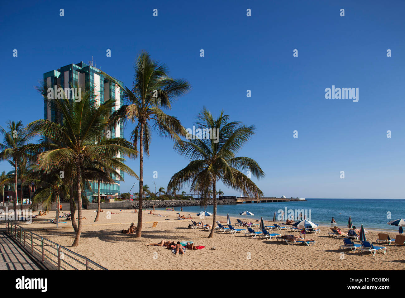 Playa del Reducto, promenade and Arrecife Gran Hotel, Arrecife town ...