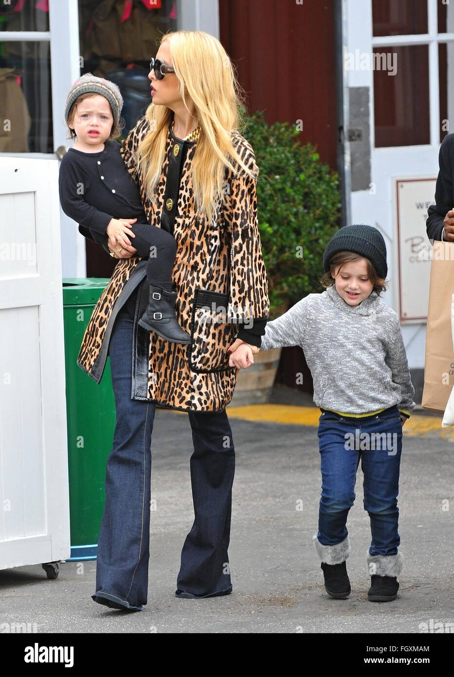 Rachel Zoe takes her two boys, Skyler and Kaius, out for lunch in ...