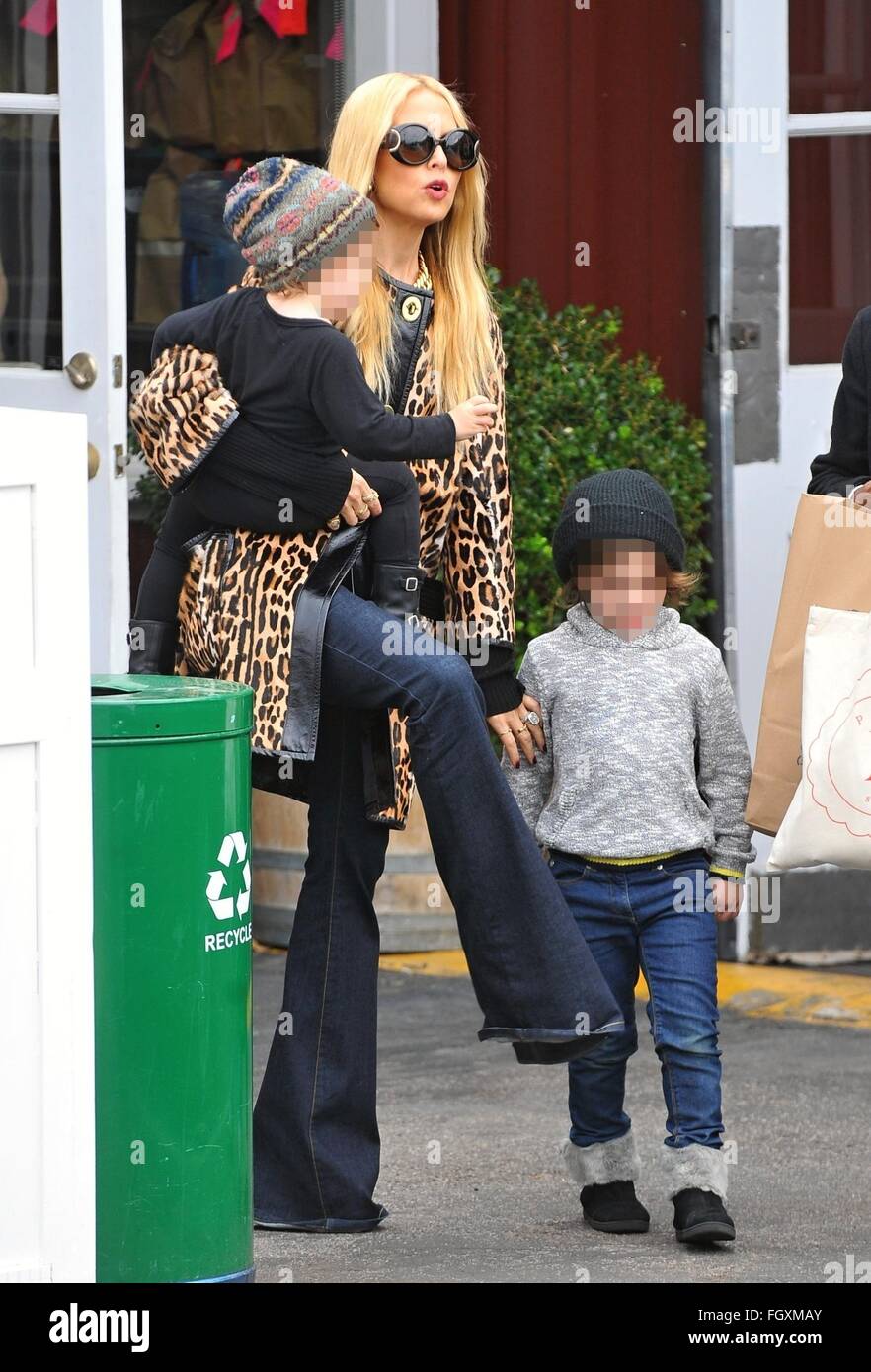 Rachel Zoe takes her two boys, Skyler and Kaius, out for lunch in ...