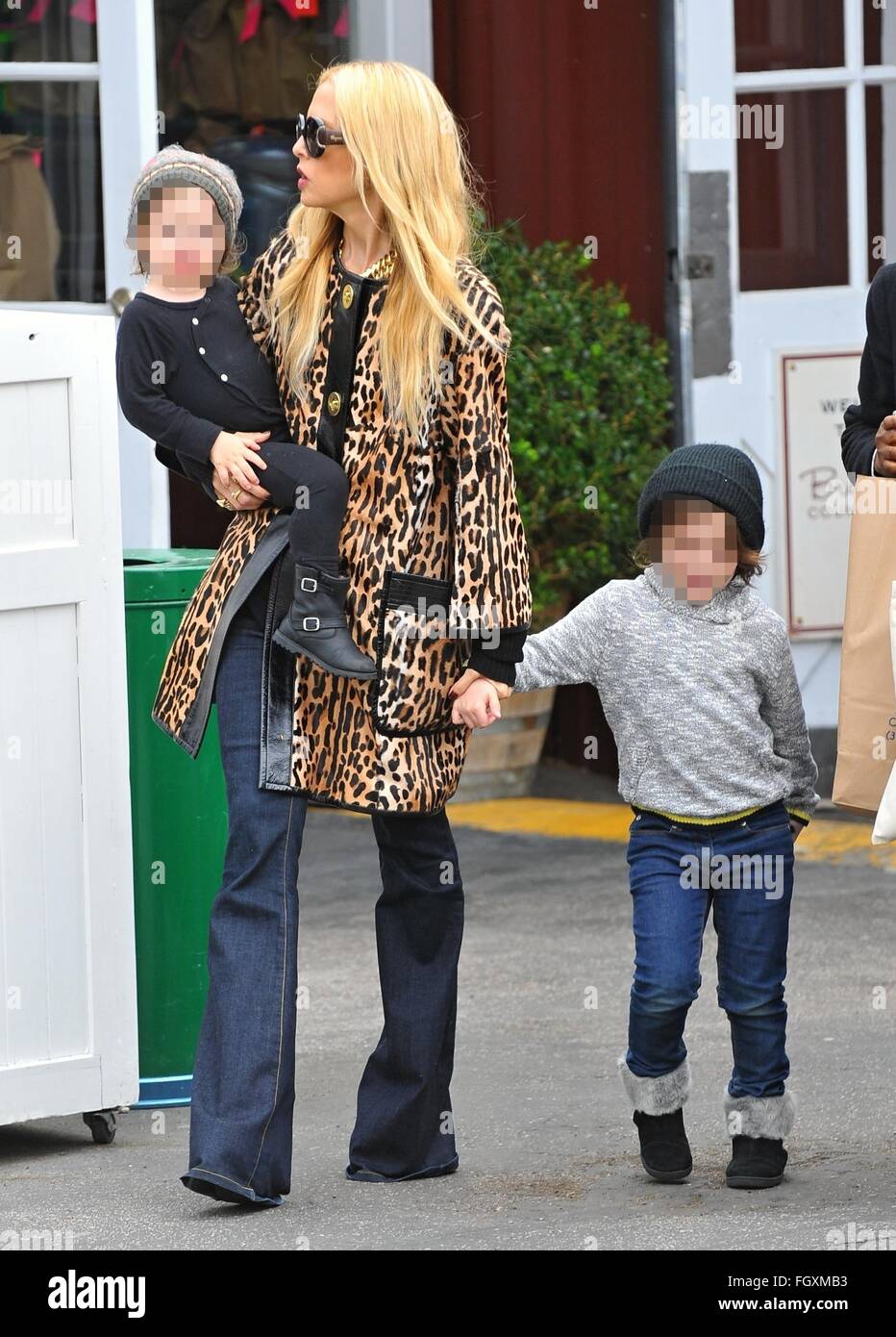 Rachel Zoe takes her two boys, Skyler and Kaius, out for lunch in ...