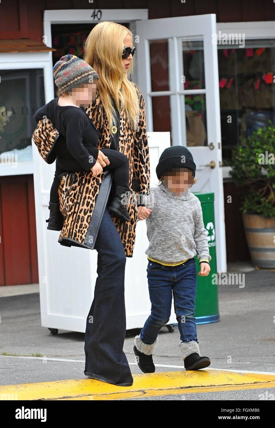 Rachel Zoe takes her two boys, Skyler and Kaius, out for lunch in ...