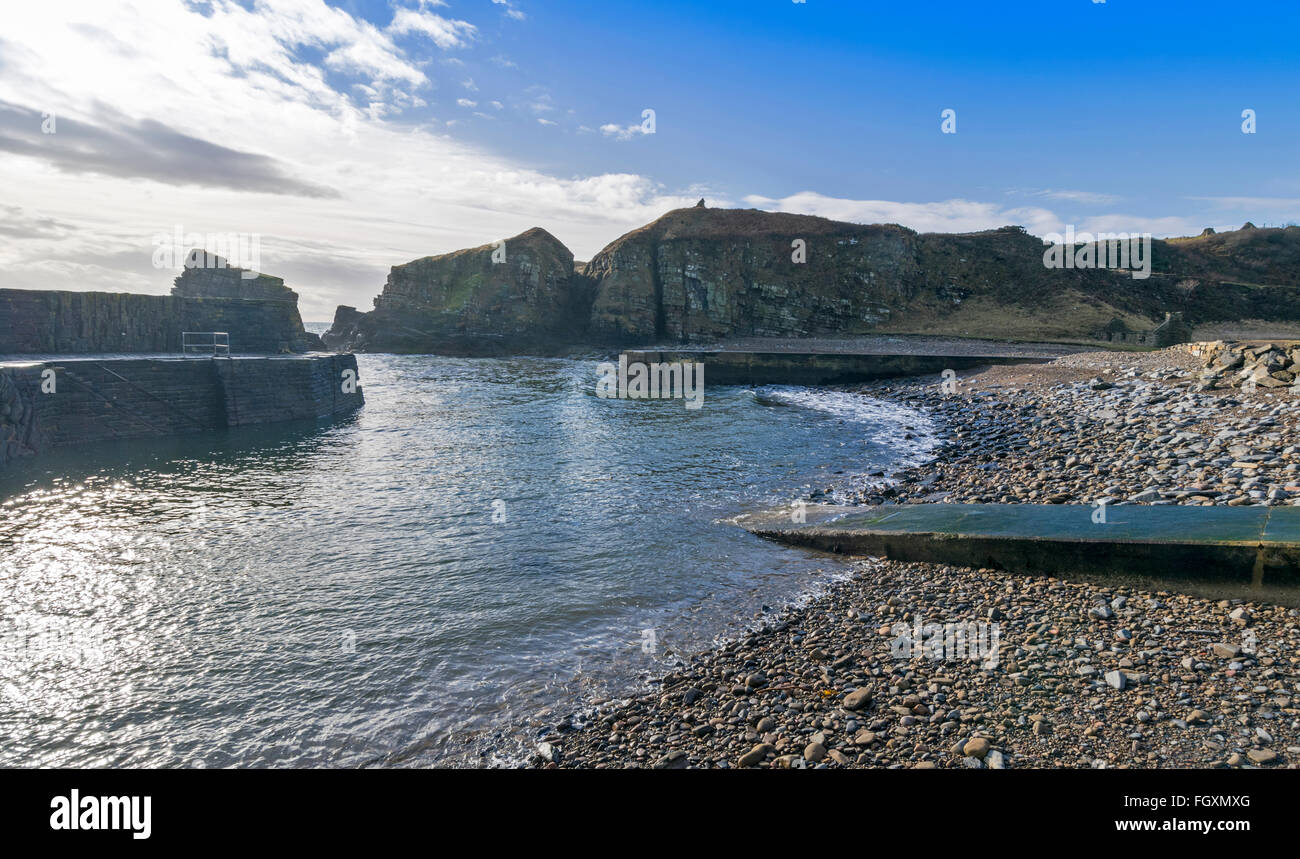 LATHERONWHEEL HARBOUR CAITHNESS SCOTLAND WINDSWEPT RUGGED HARBOUR AND ...