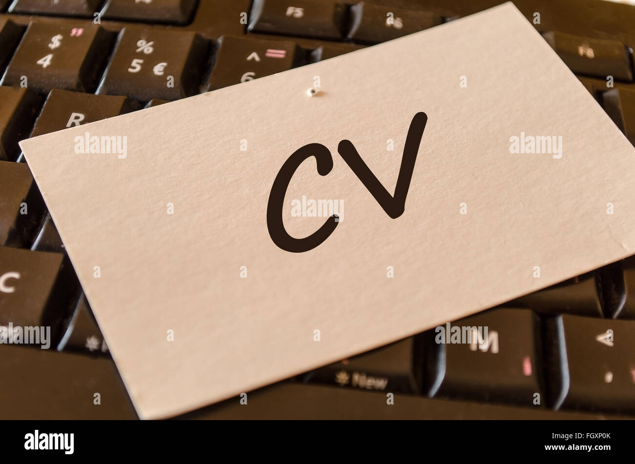 Computer Keyboard with white note and text cv Stock Photo - Alamy