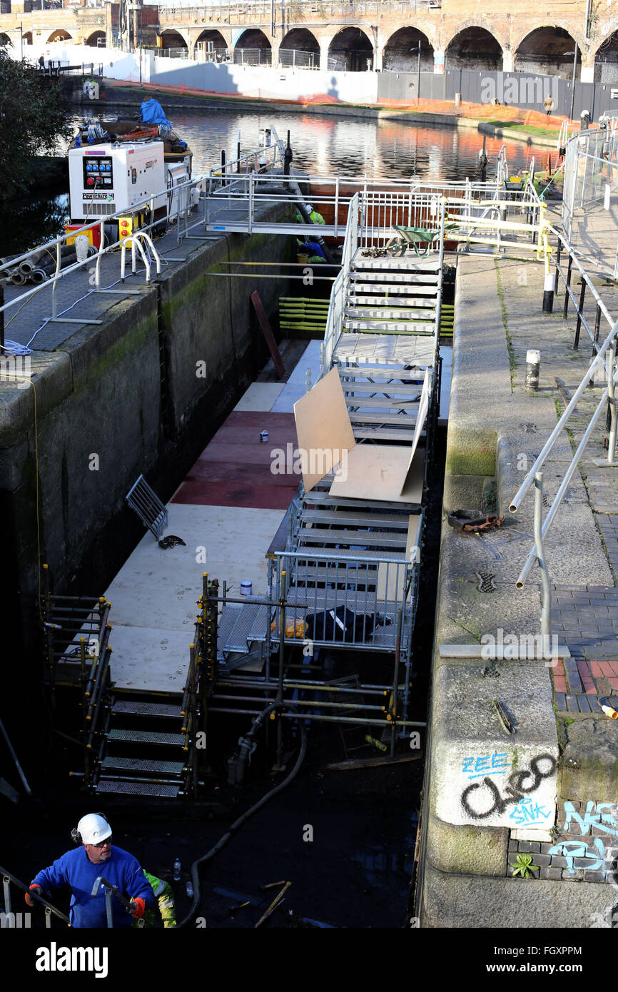 Kentish town canal lock hi-res stock photography and images - Alamy