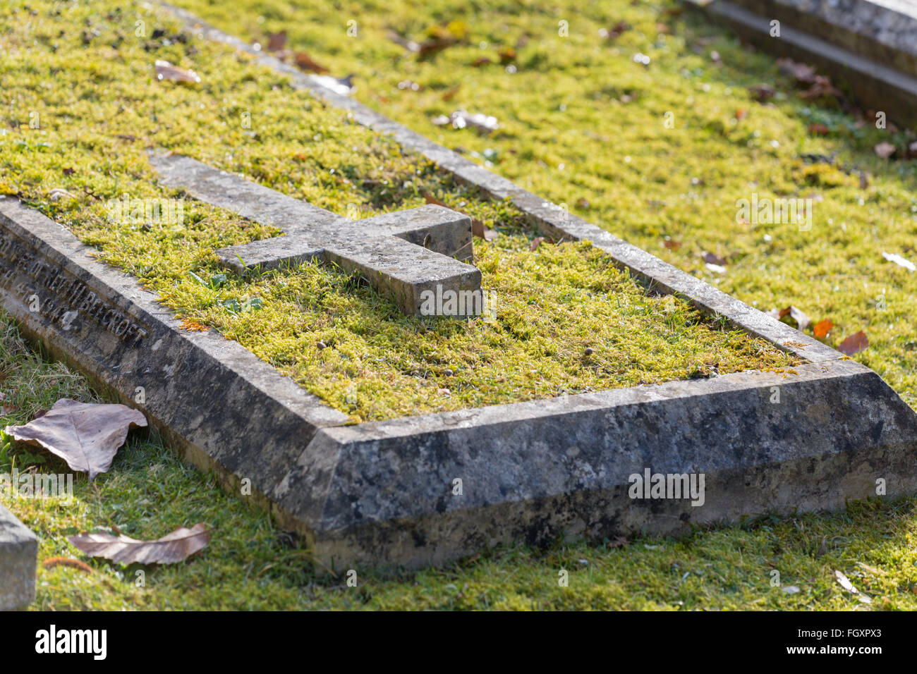 Sad grave hi-res stock photography and images - Alamy