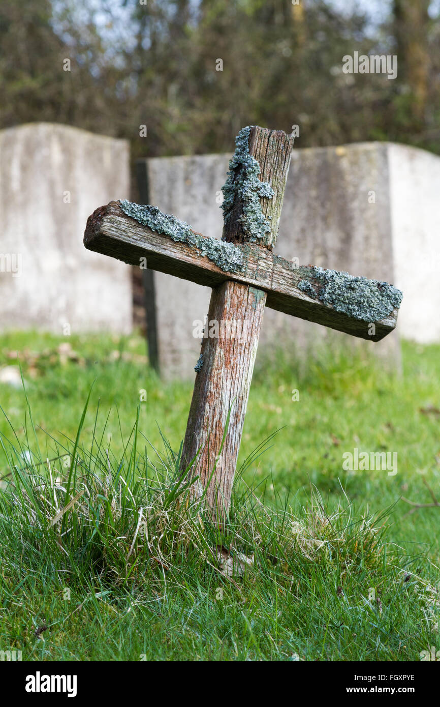 An old wooden cross Stock Photo - Alamy