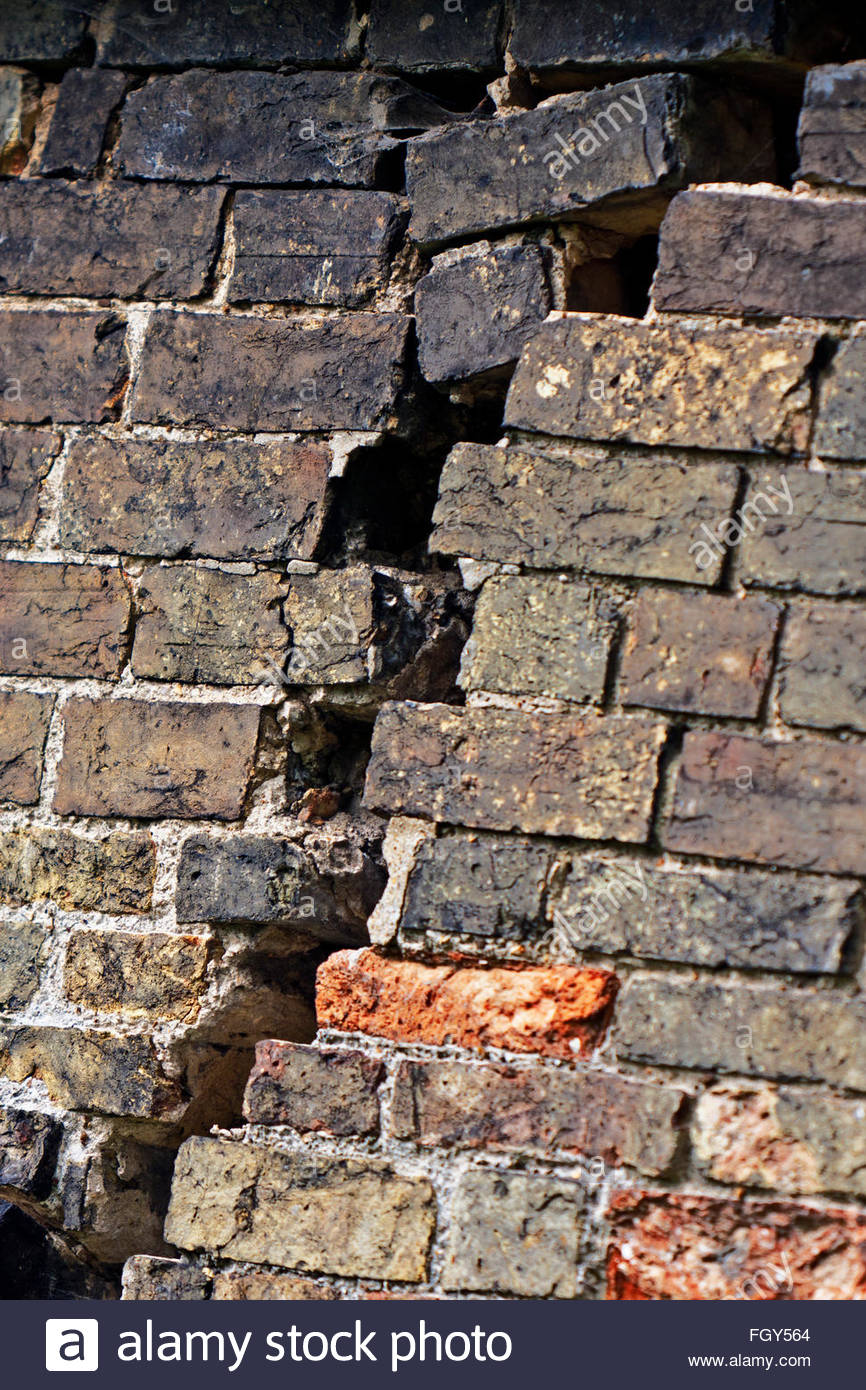 Old Brick Wall Falling Apart Stock Photos & Old Brick Wall Falling ...
