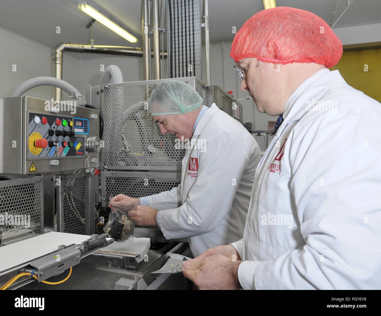 Cabinet Secretary for Food Richard Lochhead visits leading haggis ...