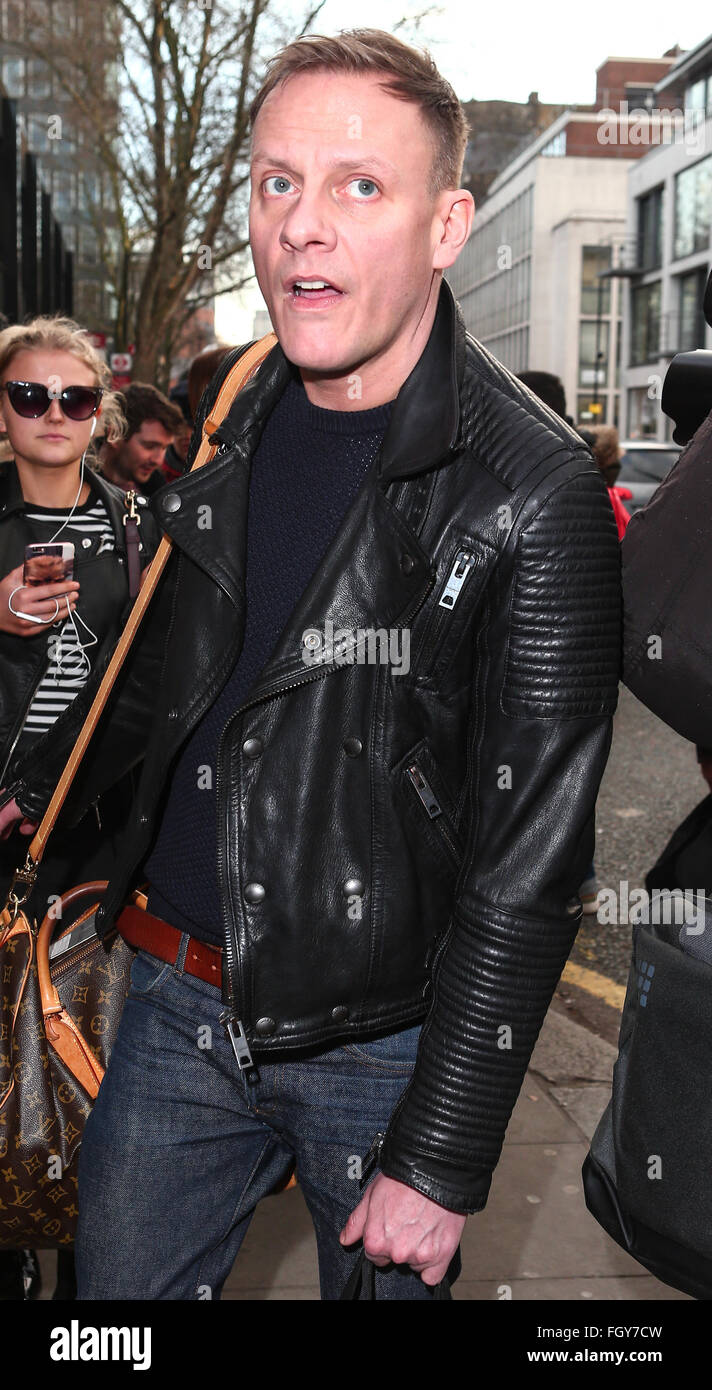 The Coronation Street cast arrive at Euston for the National Television ...