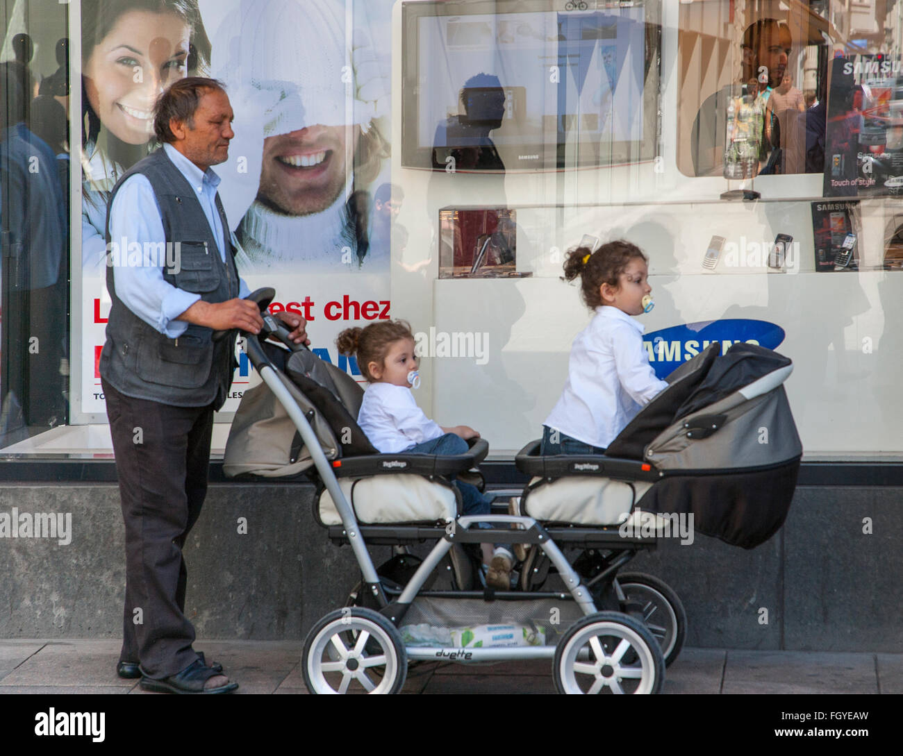 father dad child children twins twin girls buggy Stock Photo - Alamy