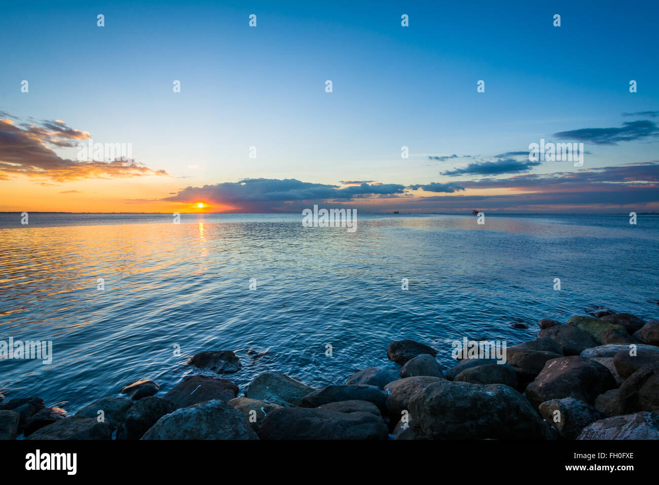 Manila bay sunset hi-res stock photography and images - Alamy