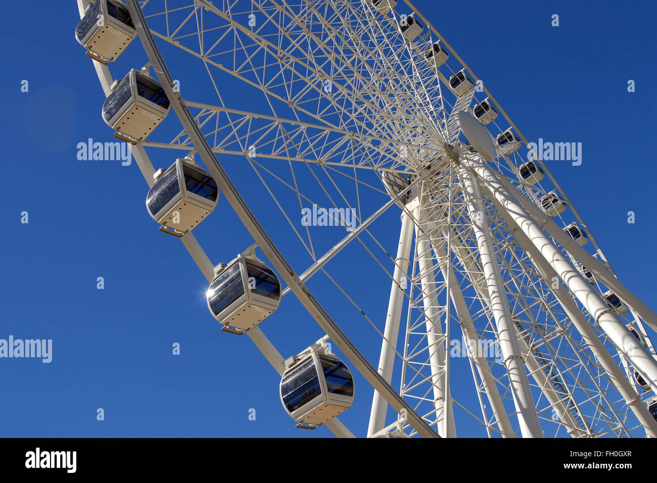 Giant white ferris wheel at Southbank Parkland Stock Photo - Alamy