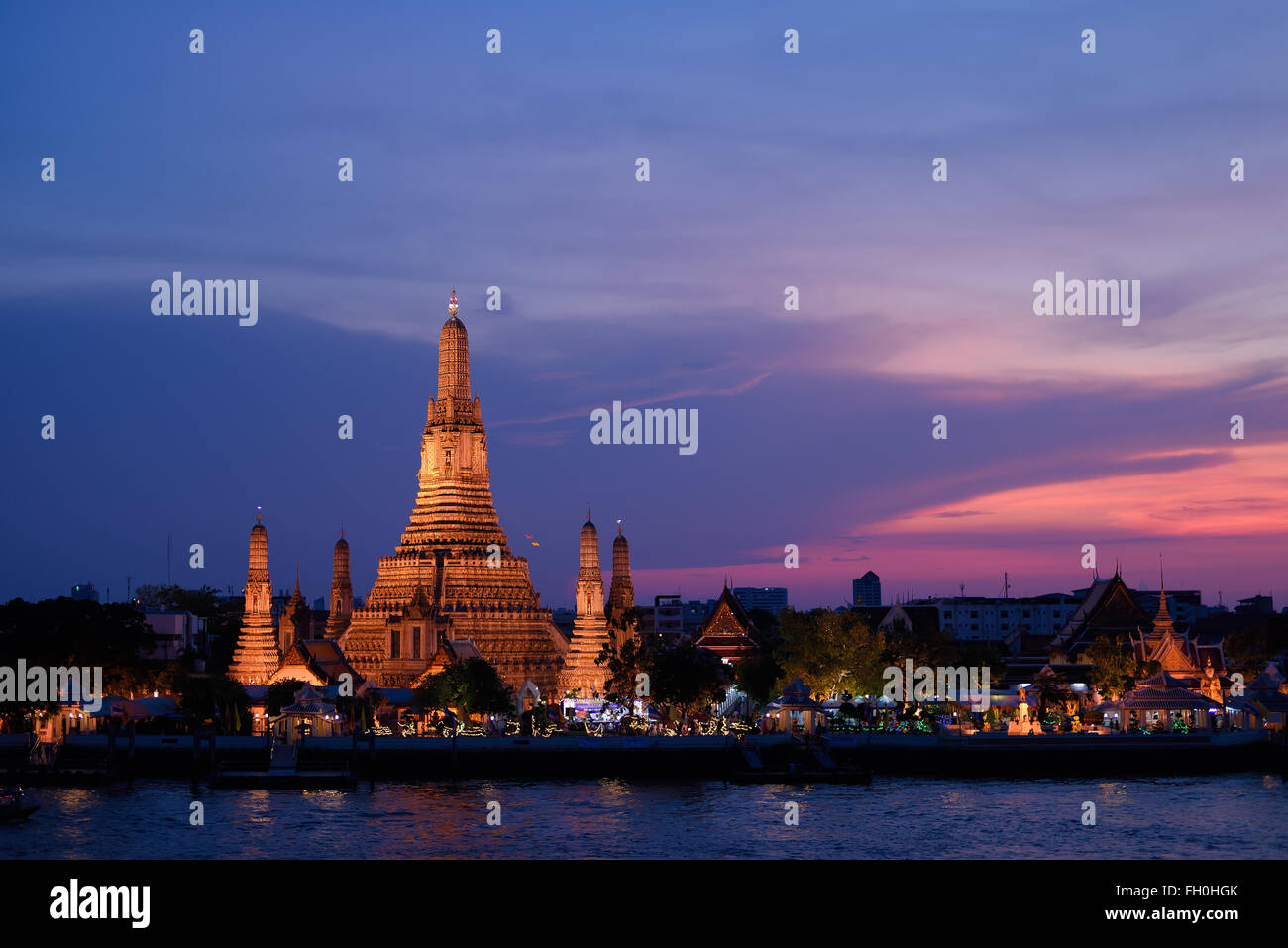 Wat arun temple at sunset hi-res stock photography and images - Alamy