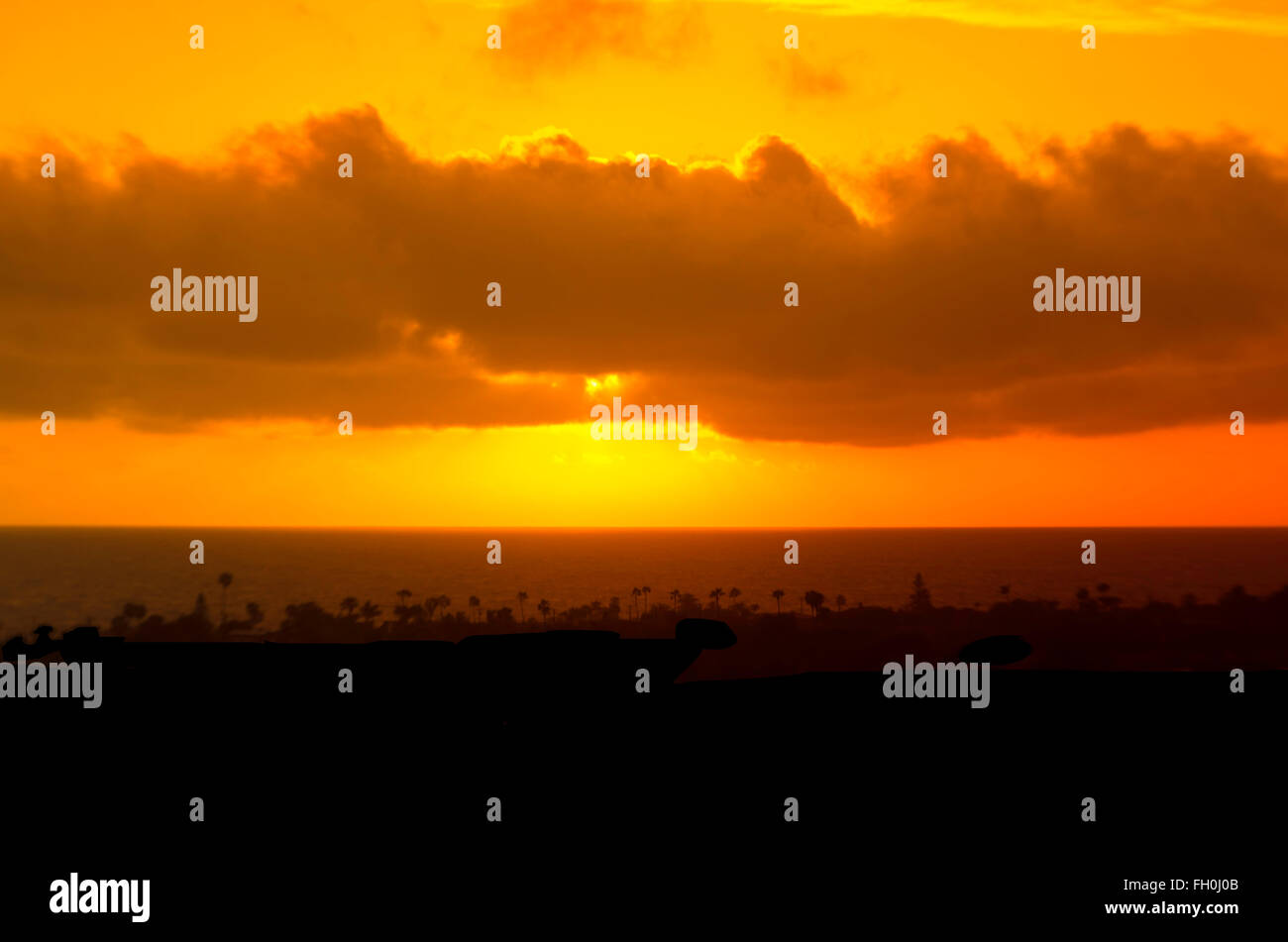 Golden yellow rays hi-res stock photography and images - Alamy