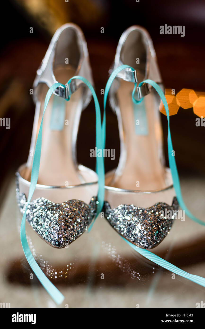 Sparkle wedding shoes Stock Photo - Alamy