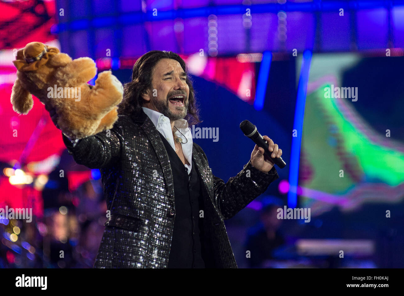 Vina Del Mar, Chile. 22nd Feb, 2016. Mexican singer Marco Antonio Solis ...