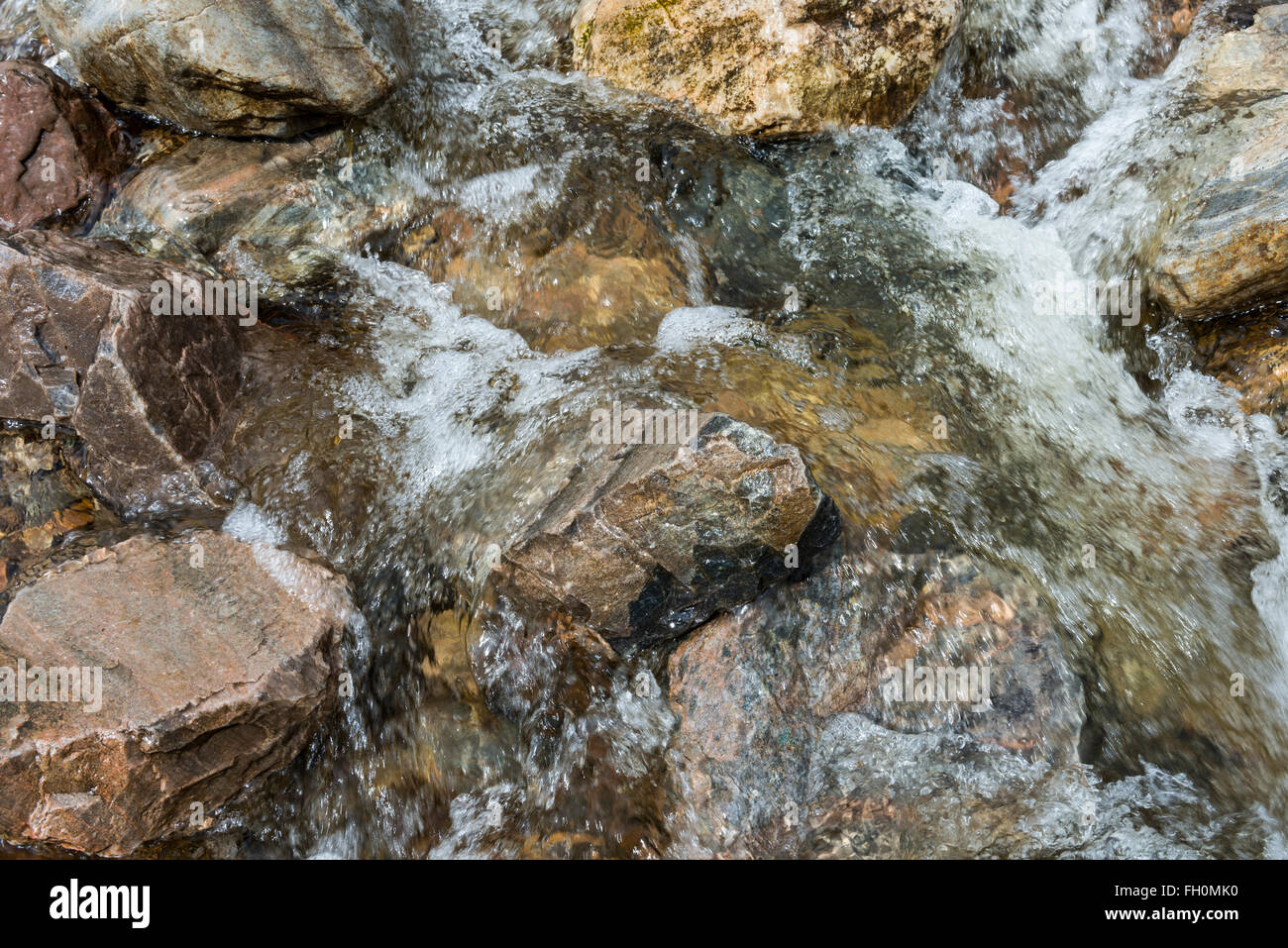 Water flowing splashing hi-res stock photography and images - Alamy