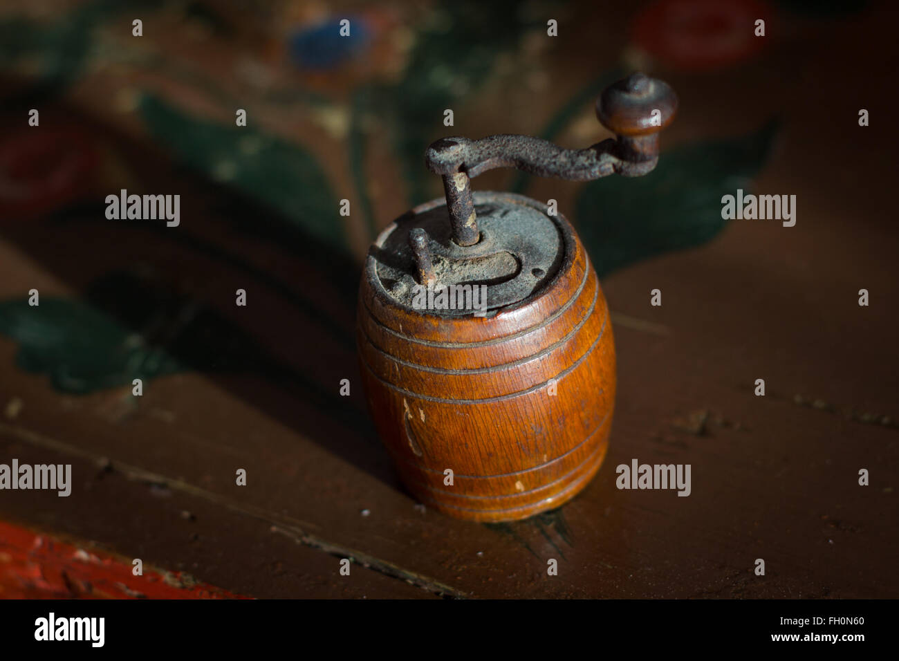 Old wooden traditional pepper grinder Stock Photo - Alamy