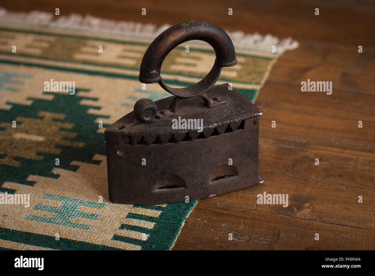 Antique clothing hi-res stock photography and images - Alamy