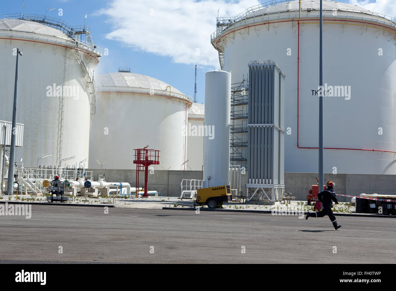Firefighters applying foam to oil storage tank Stock Photo - Alamy