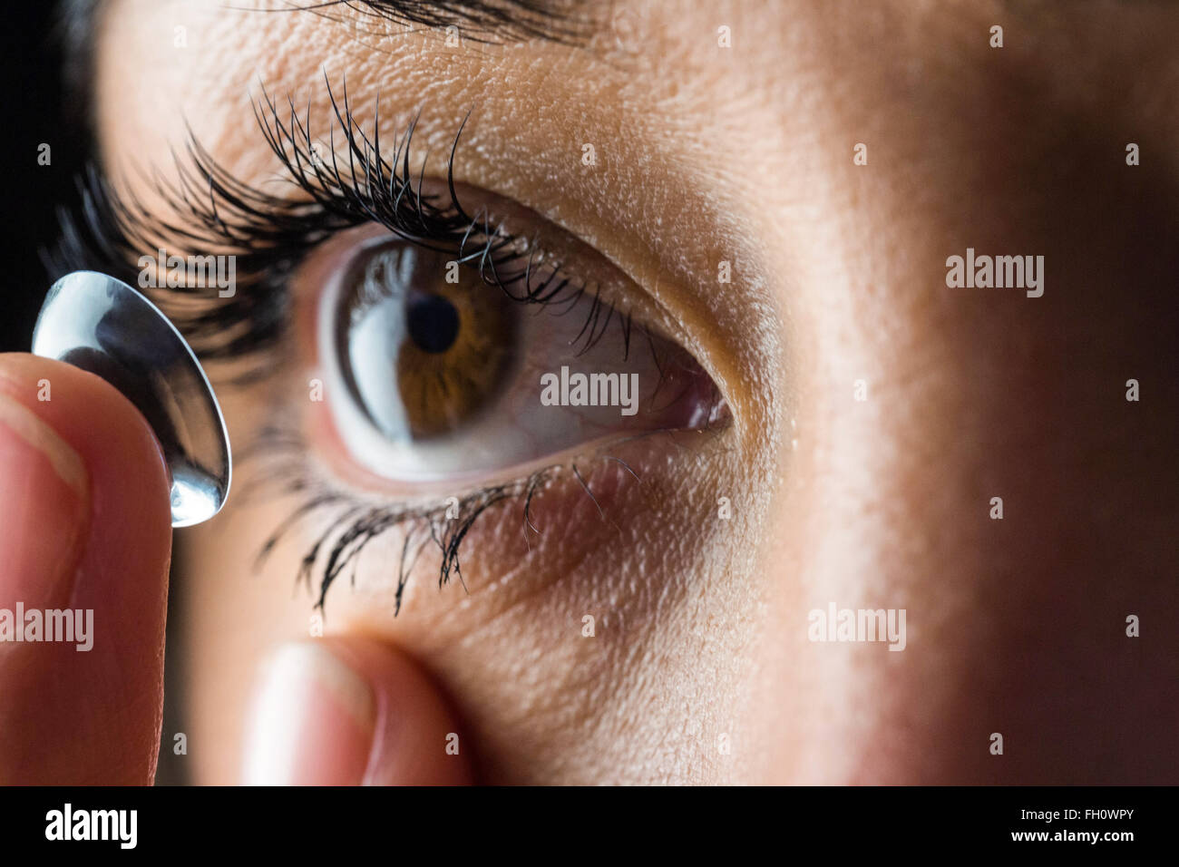 Woman about to insert her contact lens Stock Photo - Alamy