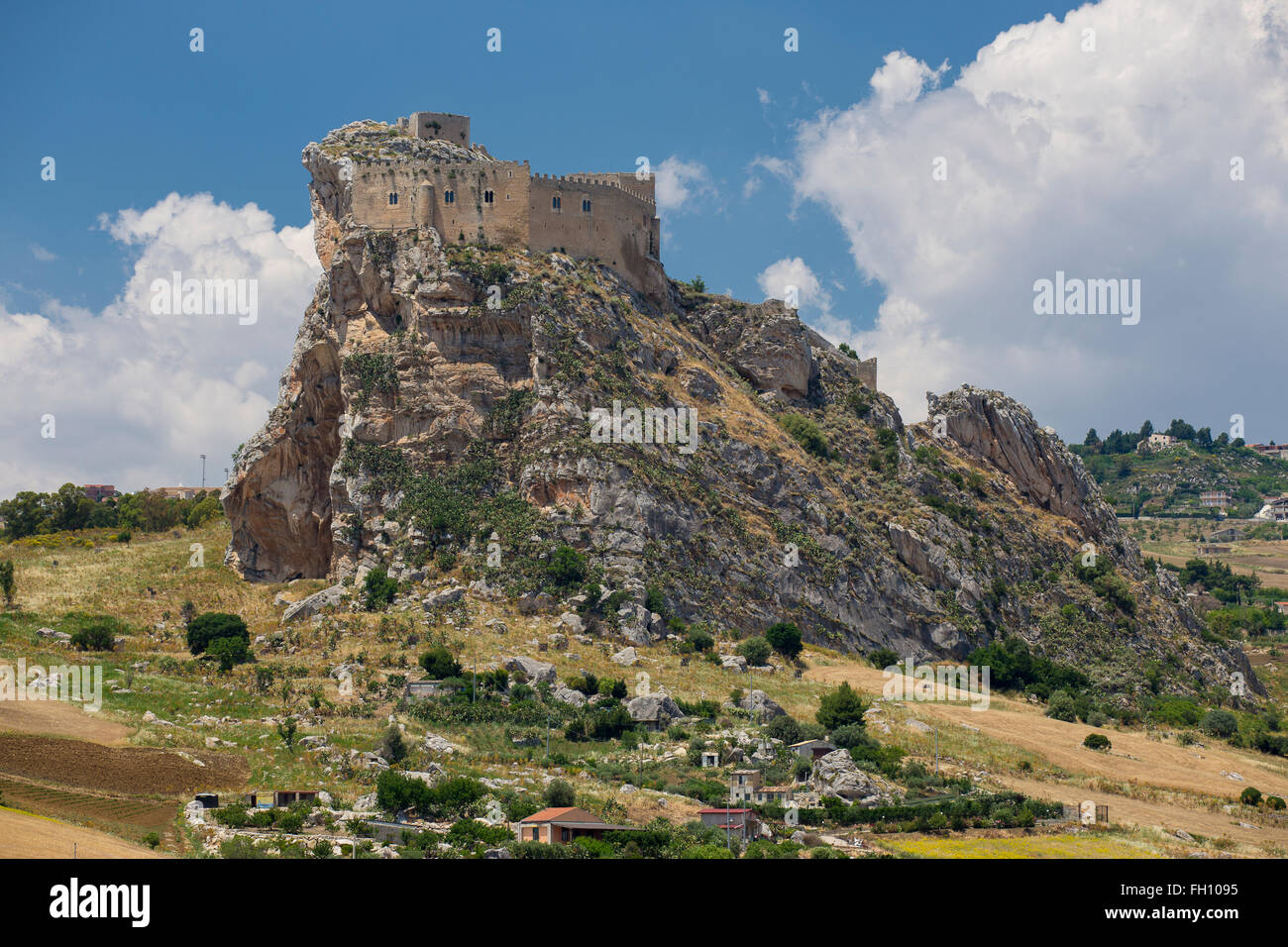 Castello Manfredonico, Mussomeli, Sicily, Italy Stock Photo - Alamy